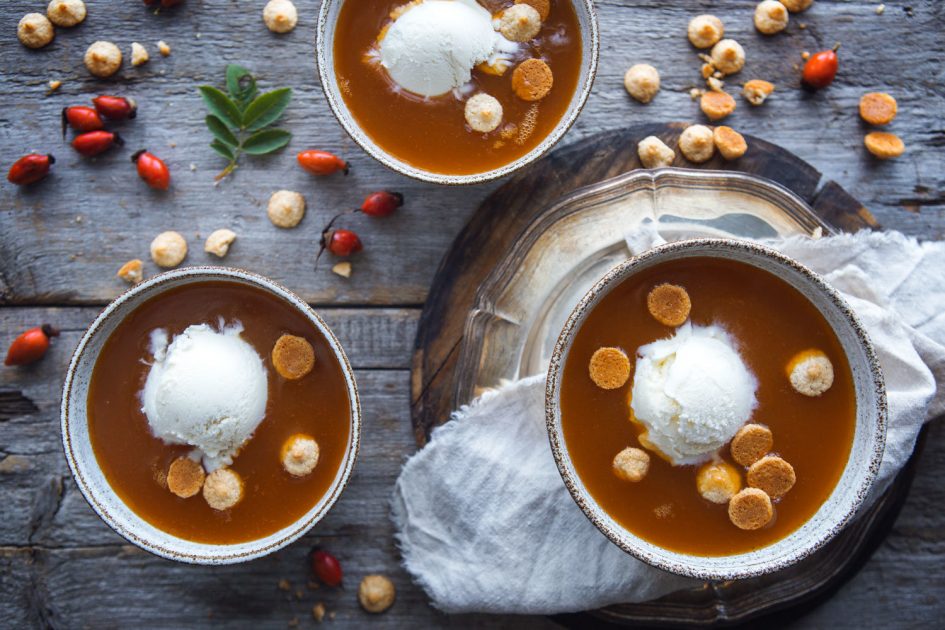 Homemade Swedish rose hip soup - Sara Bäckmo